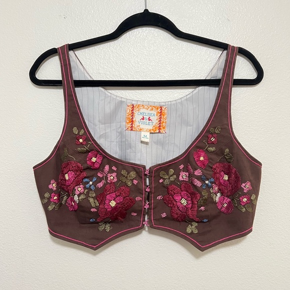 Chelsea & Violet | Tops | Chelsea Violet Floral Emboridered Cropped ...